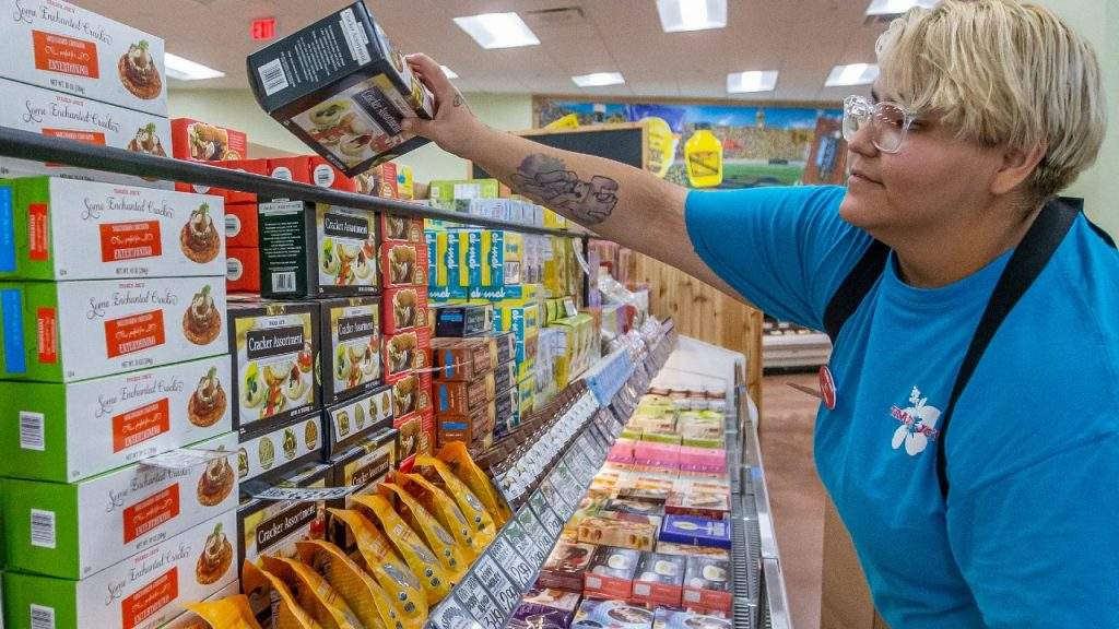 Clienții care își scanează singuri produsele vor putea băga și marfă la ...