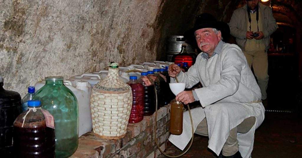 Se apropie Mondialul! Zeci de mii de cereri pentru tras cablu în beci ...