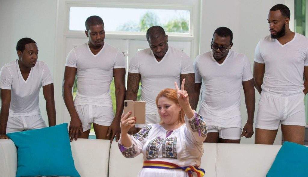 Șoșoacă vine cu noi detalii: „Cei 10 masoni erau înalți, atletici și de ... Șoșoacă vine cu noi detalii: „Cei 10 masoni erau înalți, atletici și de ...