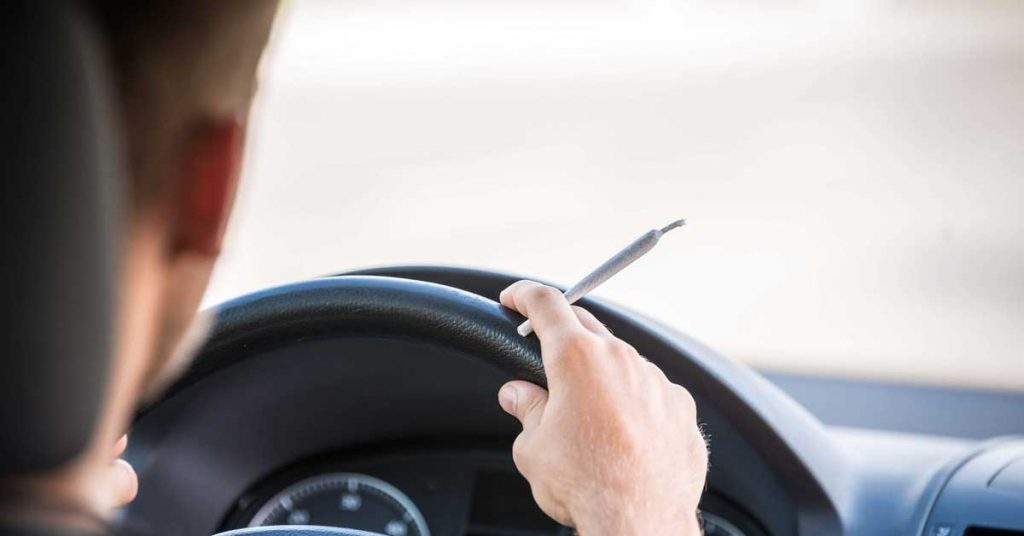Poliția îți dă permisul înapoi dacă pârăști 5 prieteni care conduc ...