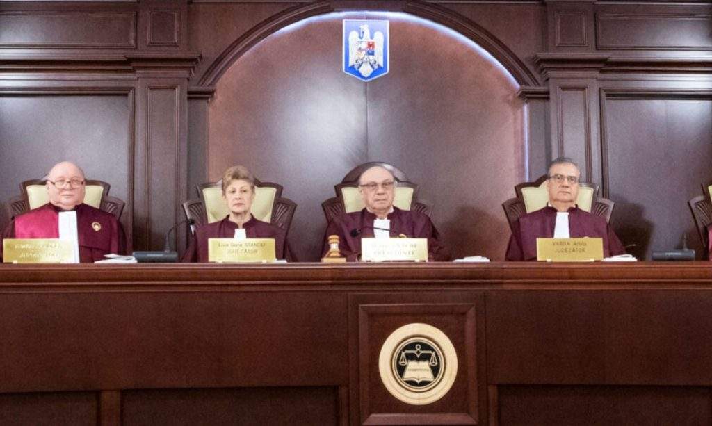 CCR a decis că românii nu mai pot tăia porcul în decembrie: ”Se amână ...